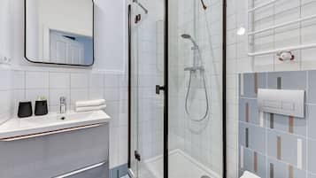 Apartamento luxo, vista para a cidade | Banheiro