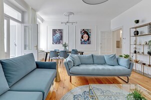 Apartamento Deluxe, Vista para a cidade | Sala de estar