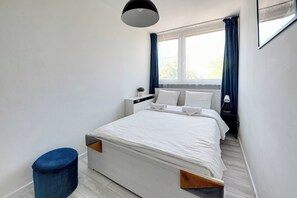 Apartamento, sacada | Ferros/tábuas de passar roupa, Wi-Fi de cortesia