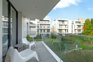 Apartamento luxo, sacada, vista para o pátio | Área da propriedade