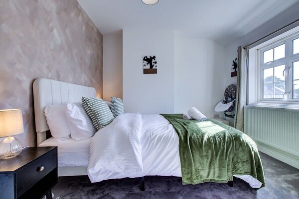 Perfect Booking Stylish 3 Bed House In Enfield - London