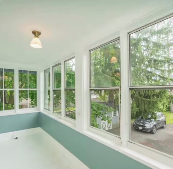 The Carriage House-Walk to the Track & Downtown! Reviews, Deals ...