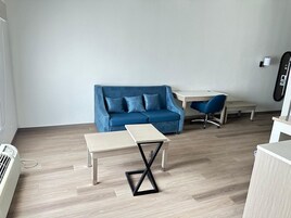 Suite, 2 camas queen-size, não fumadores | Sala de estar