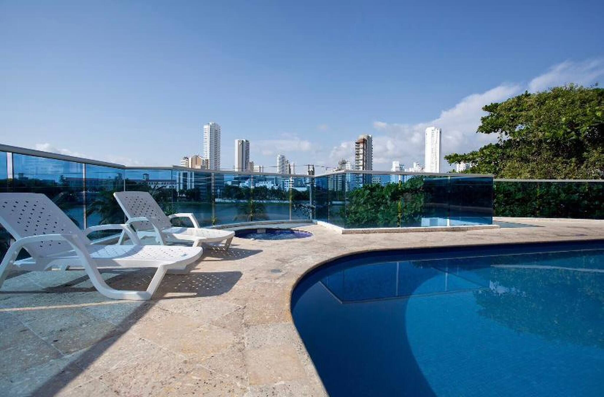 Apartamento, 4 quartos, para fumantes, sacada | Piscina | Piscina externa