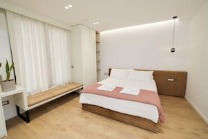 Quarto Duplo Comfort | Cofre no quarto, secretária adequada para computadores portáteis