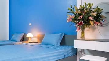 Quarto casal luxo, vista para a cidade | Escrivaninha, espaço de trabalho para notebook, Wi-Fi de cortesia