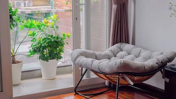 Quarto Deluxe, 1 cama king-size e sofá-cama, varanda, vista para o pátio | Interior
