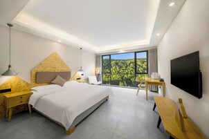 Quarto Clássico com Cama de Casal, vista para a colina | Secretária, cortinas/cortinados opacos, Wi-fi grátis 