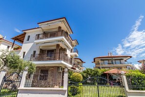 Fibes Luxury Living 2 by Rentals Pro - Mouries Halkidiki Reviews, Deals ...