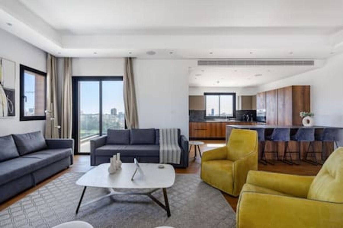 301 Sfiggos- Large Terrace & Rooftop Communal Pool - Limassol