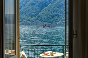 Dúplex, vista para o lago | Interior