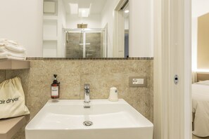Apartamento, sacada | Banheiro