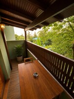 Quarto Standard, vista para o pátio | Varanda