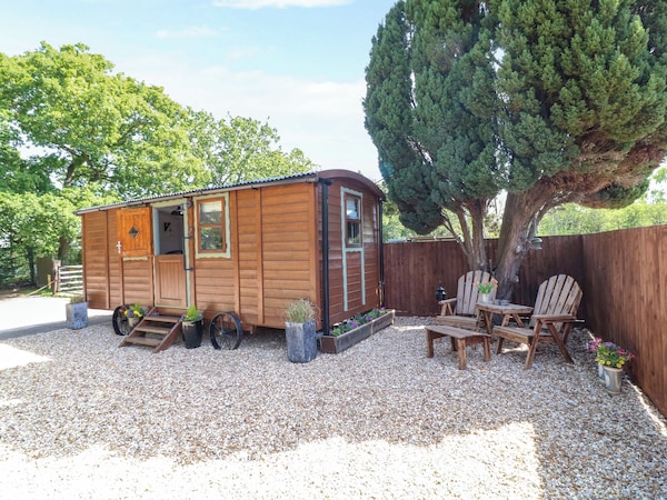 Lake View Shepherds Hut - Lincoln