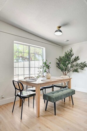 Hickey Getaway Pool, BBQ & Modern Comfort! Reviews, Deals & Photos 2026 ...