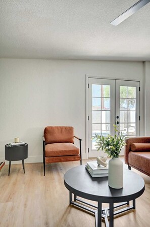 Hickey Getaway Pool, BBQ & Modern Comfort! Reviews, Deals & Photos 2026 ...