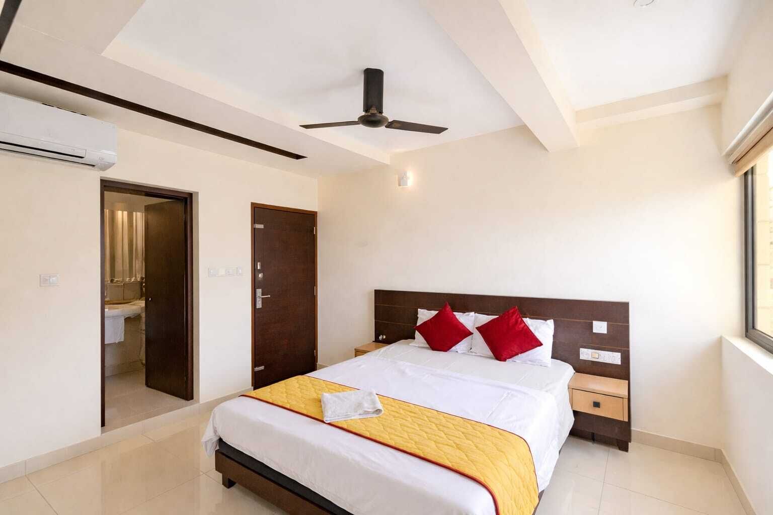 Quarto casal luxo, para não fumantes | Individualmente decorados, individualmente mobiliados, escrivaninha