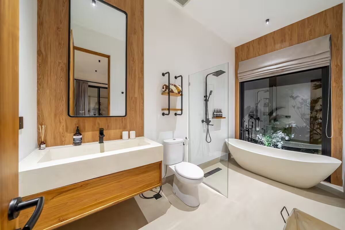 Villa de Luxo, 2 quartos, piscina privativa | Casa de banho | Roupões, chinelos, um bidé 