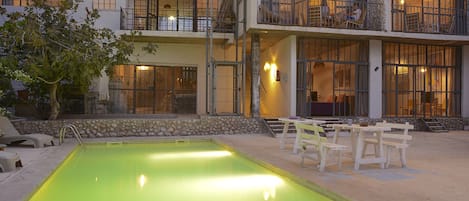 Piscina exterior sazonal