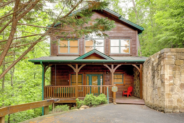 Hot Tub & Game Room! Resort Cabin 4 Mi To Gsmnp - Tennessee