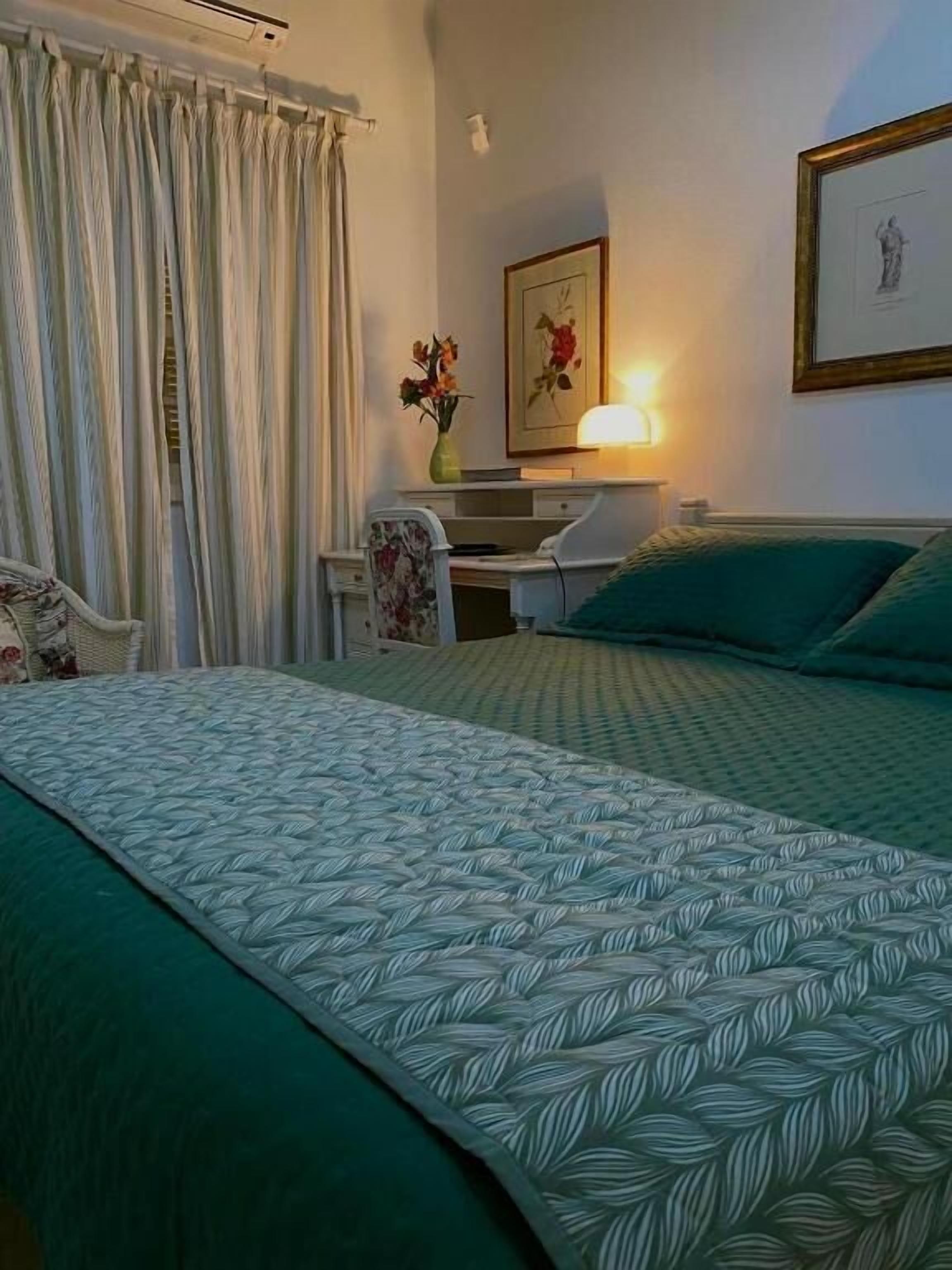 Quarto triplo | Cofres nos quartos, ferros/tábuas de passar roupa, Wi-Fi de cortesia