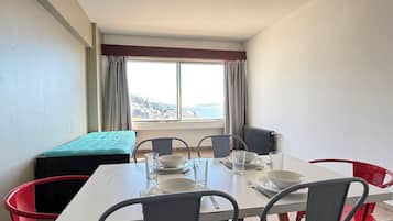 Apartamento Familiar, vista para o lago | Restaurantes