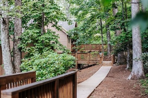 Apartamento, banheiro privativo (Laurelwood Hollow) | Fachada