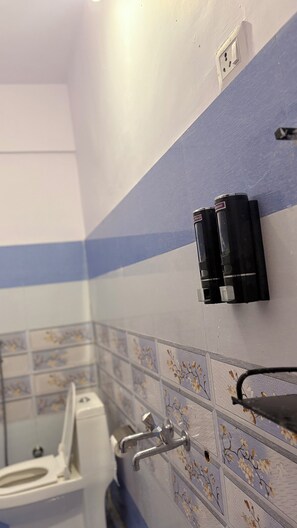 Quarto triplo superluxo, sacada, vista para a colina | Banheiro