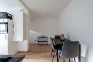 Apartamento Clássico, 1 quarto | Restaurantes