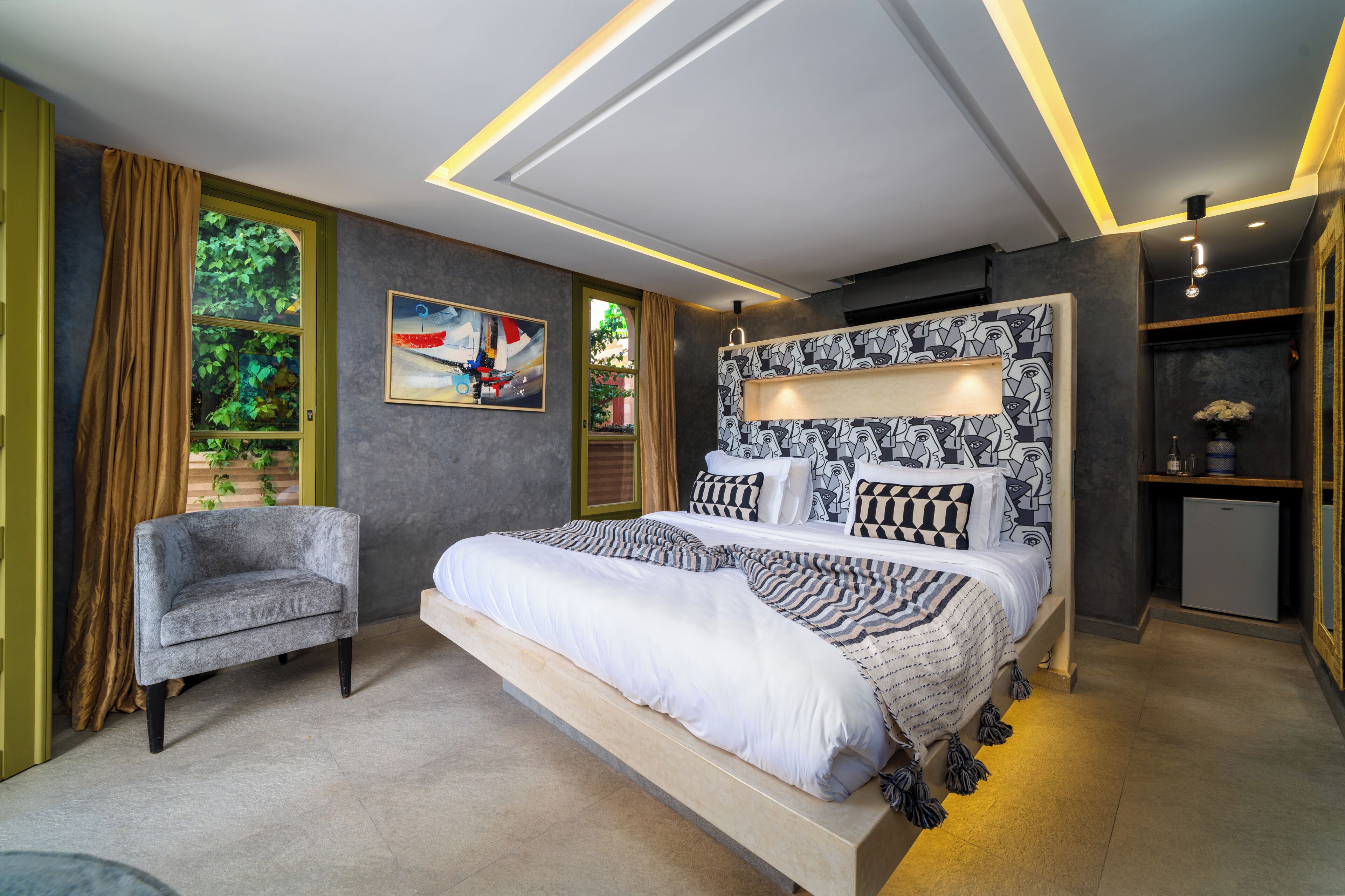 Quarto Duplo Deluxe, vista para a piscina | Minibar, cofre no quarto, secretária, ferro/tábua de engomar 