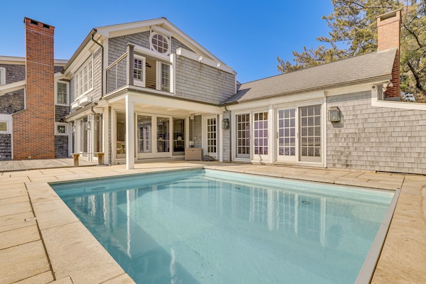 Luxe 5,600-sq-ft Estate Waterfront + Pool - Gillette Castle State Park, East Haddam