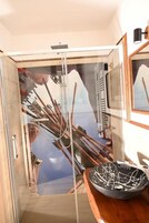 Quarto família, vista para a cidade | Parte interna