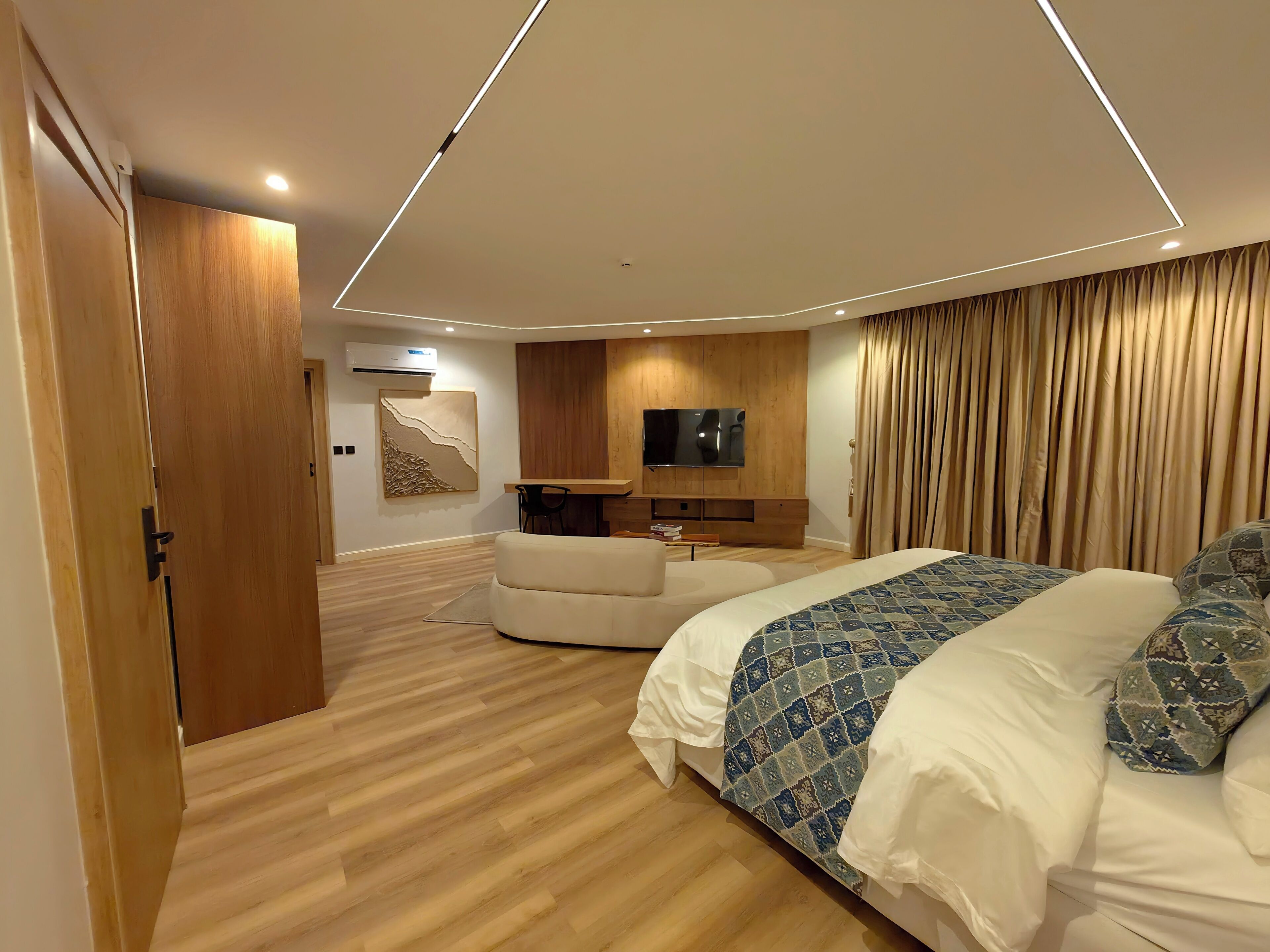 Quarto Premium, vista para o pátio | Lençóis de algodão egípcio, roupa de alta qualidade, edredões de penas 