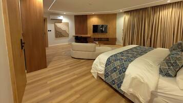 Quarto Premium, vista para o pátio | Lençóis de algodão egípcio, roupa de alta qualidade, edredões de penas