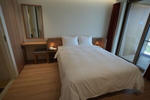 Quarto Duplo Superior, vista para o oceano | Cofre no quarto, secretária, cortinas/cortinados opacos, Wi-fi grátis