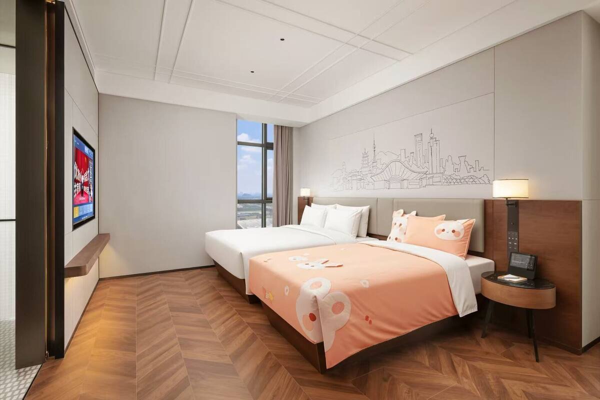 Quarto Duplo Básico | Minibar grátis, cofre no quarto, cortinas/cortinados opacos 