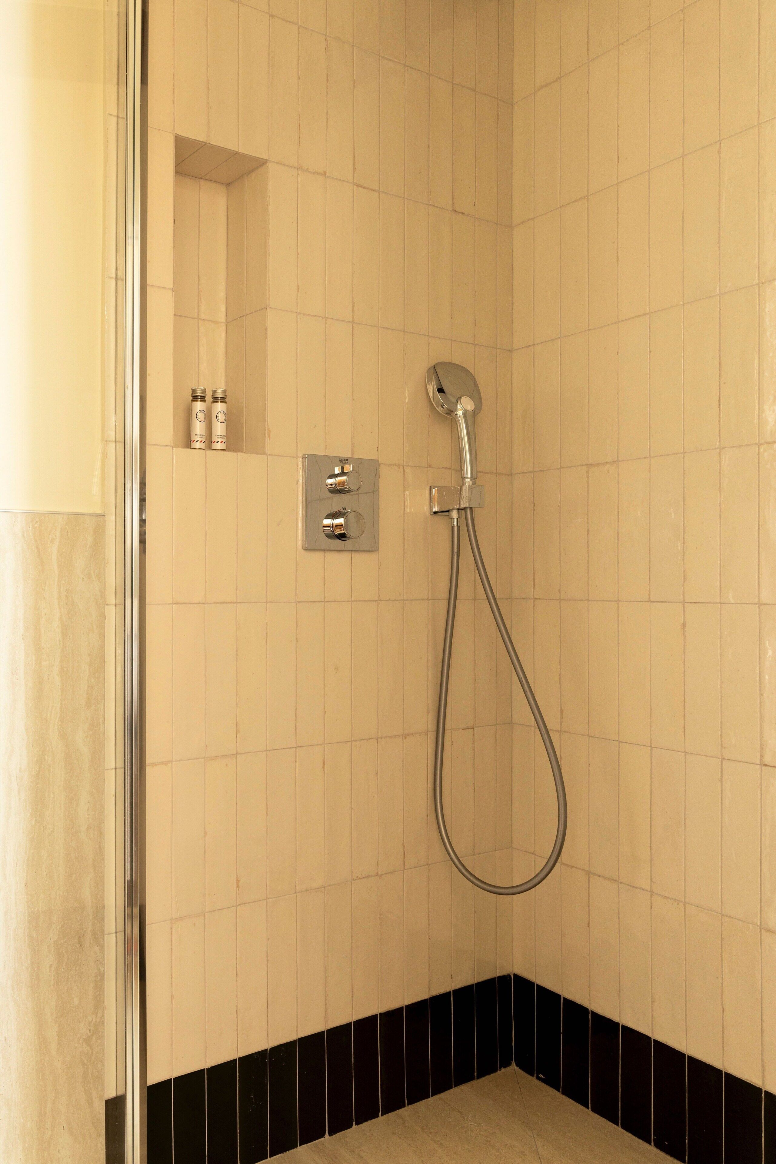 Apartamento | Banheiro | Secador de cabelo, toalhas de banho, shampoo 