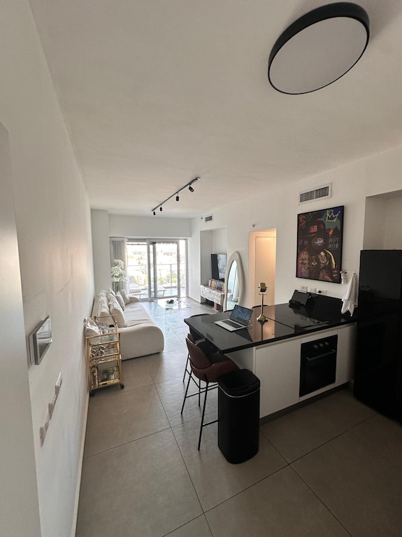 Stylish 2br | Pool · Parking · Balcony · Azrieli Tel Aviv - Tel Aviv-Yafo