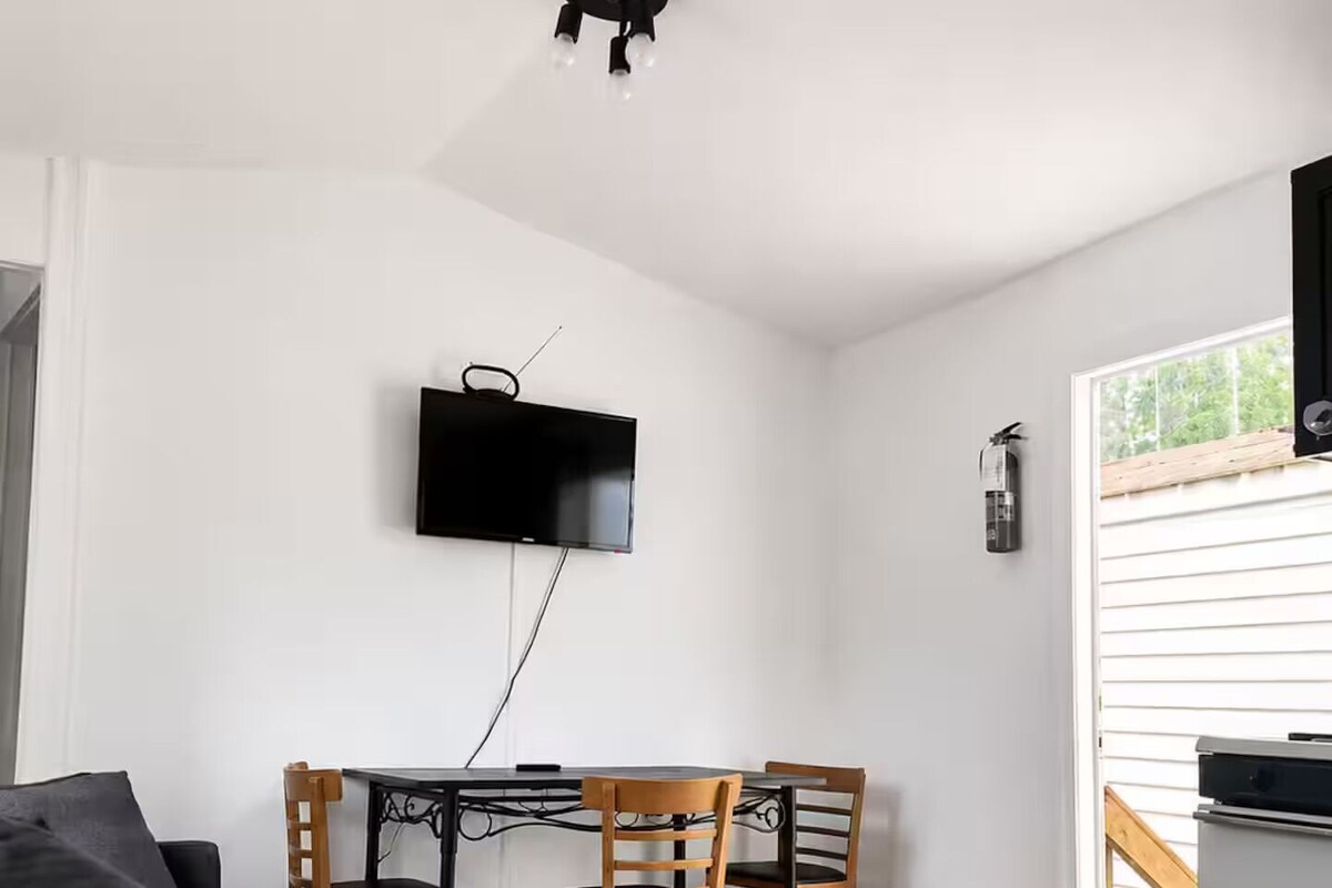 Cabana de Madeira Superior, 2 quartos, não fumadores, aceitam-se animais de estimação | Wi-fi grátis, roupa de cama fornecida 