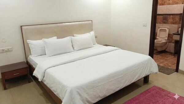 Hotel Lotus Inn Near By Otaboostup - Panchkula
