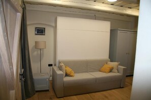 Apartamento Standard, pátio, vista para o jardim | Sala de estar