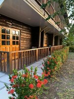 Quarto família, sacada, vista para o jardim | Área da propriedade