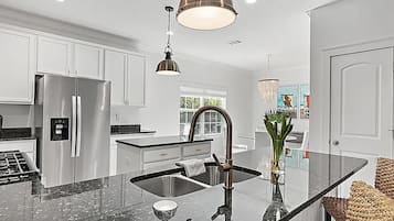 Casa, várias camas (Abby's Abode) | Cozinha privada