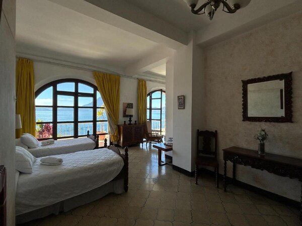 Hotel Tzanjuyú Bay Historic - Panajachel