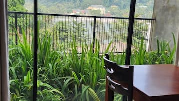 Quarto Duplo Deluxe, varanda, vista para o lago | Interior