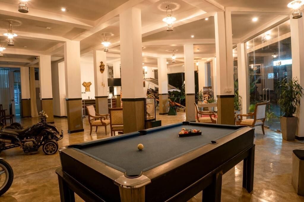 Quarto Duplo ou Twin Deluxe, varanda, vista para o jardim | Sala de jogos