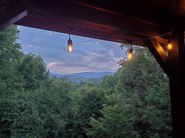 Amen Corner Close To Boone! Hot Tub, Pet Friendly, Ping Pong, Foosball, Mountain Views - Boone, NC