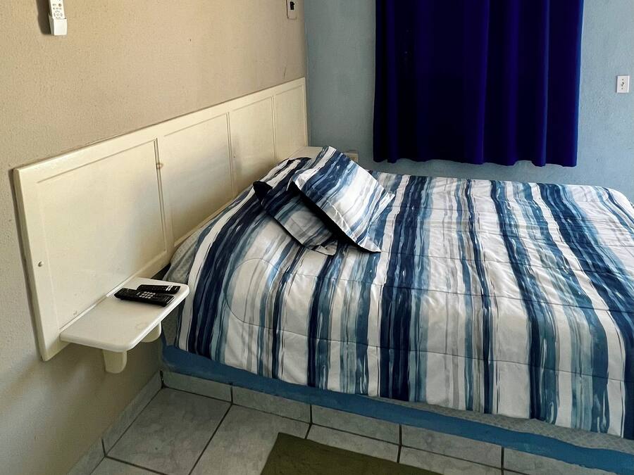Cortinas/cortinados opacos, ferro/tábua de engomar, Wi-fi grátis