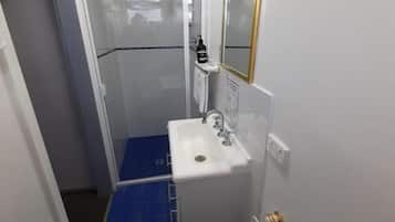 Quarto Comfort, vista para a piscina | Casa de banho