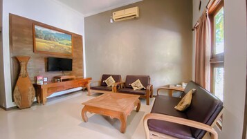 Suite Familiar, varanda, vista para o jardim | Sala de estar